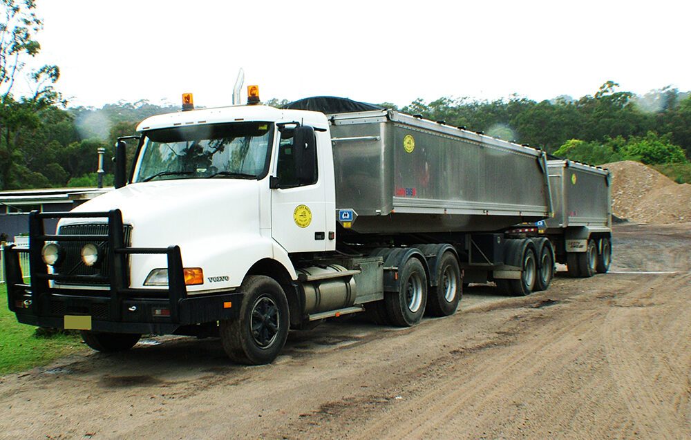 Heavy Haulage and Bulk Haulage : Davis Earthmoving & Quarrying Pty Ltd