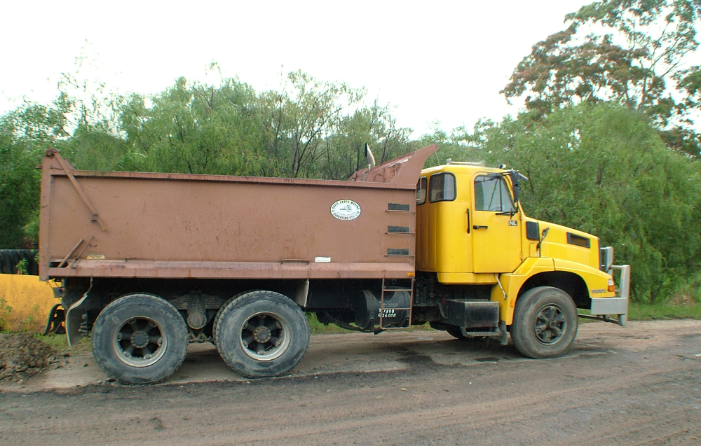 Heavy Haulage and Bulk Haulage : Davis Earthmoving & Quarrying Pty Ltd
