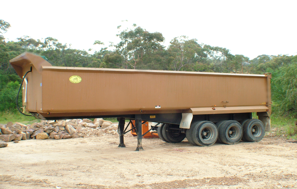 Heavy Haulage and Bulk Haulage : Davis Earthmoving & Quarrying Pty Ltd