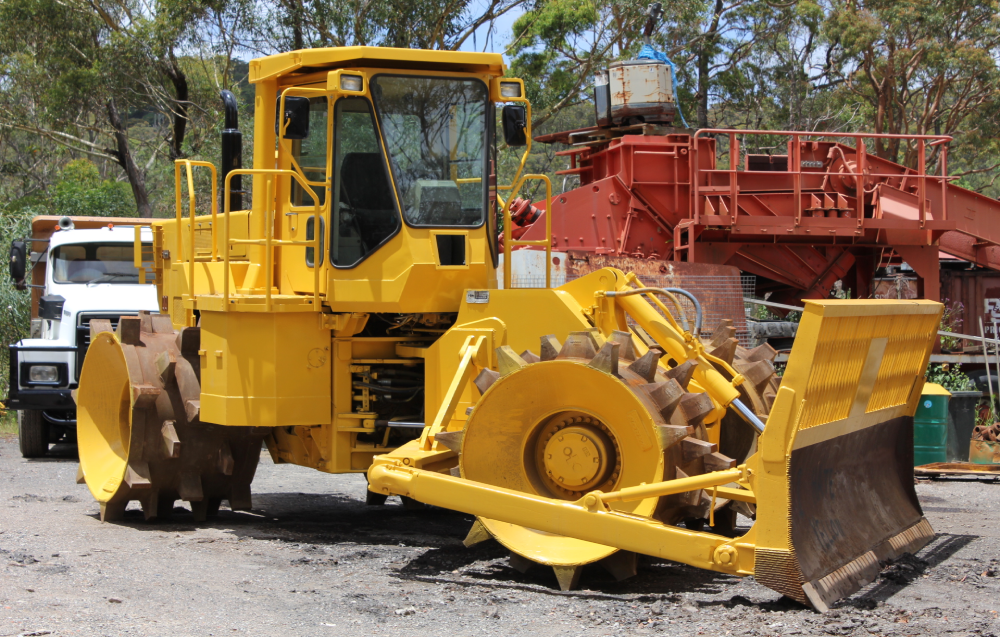 Earthmoving and Land Clearing Equipment Hire NSW : Davis Earthmoving